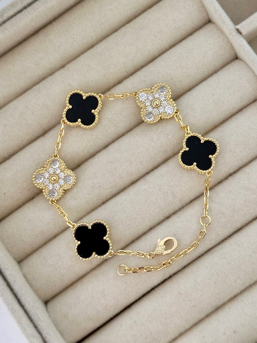 Pulsera Tréboles Negro y Dorado – Little Happiness